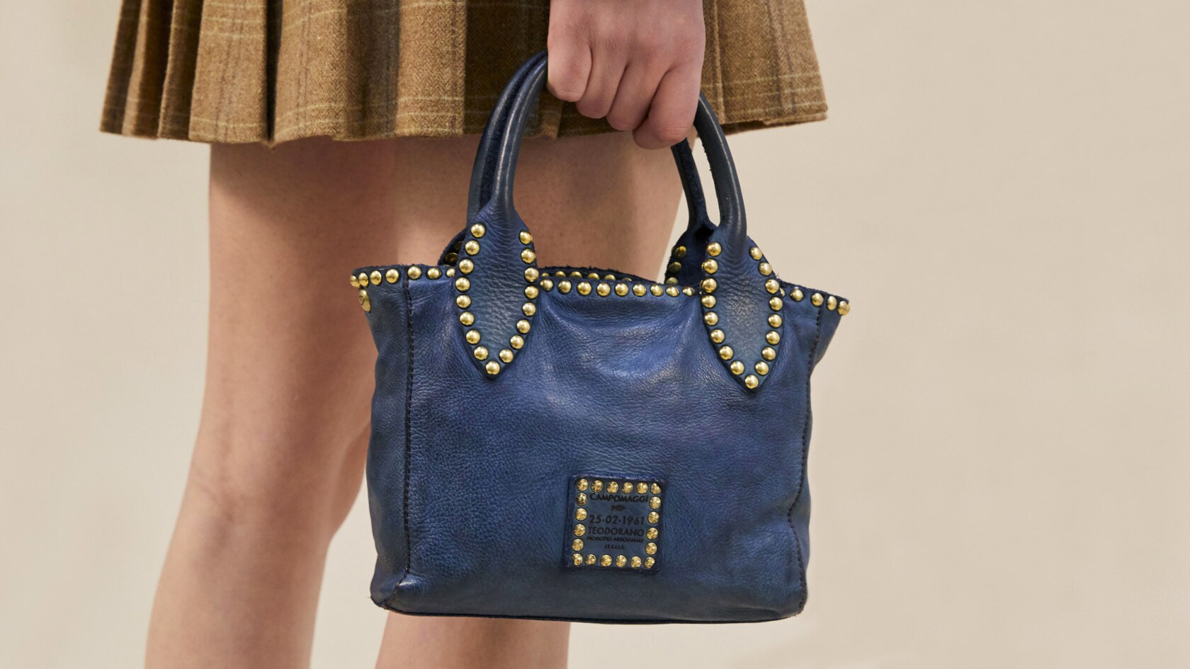 Campomaggi Official Shop | Leather Bags Made in Italy