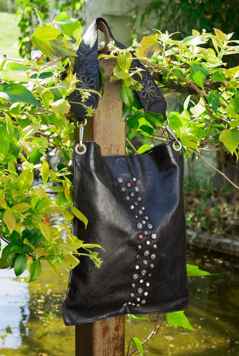 Campomaggi Official Shop | Leather Bags Made in Italy